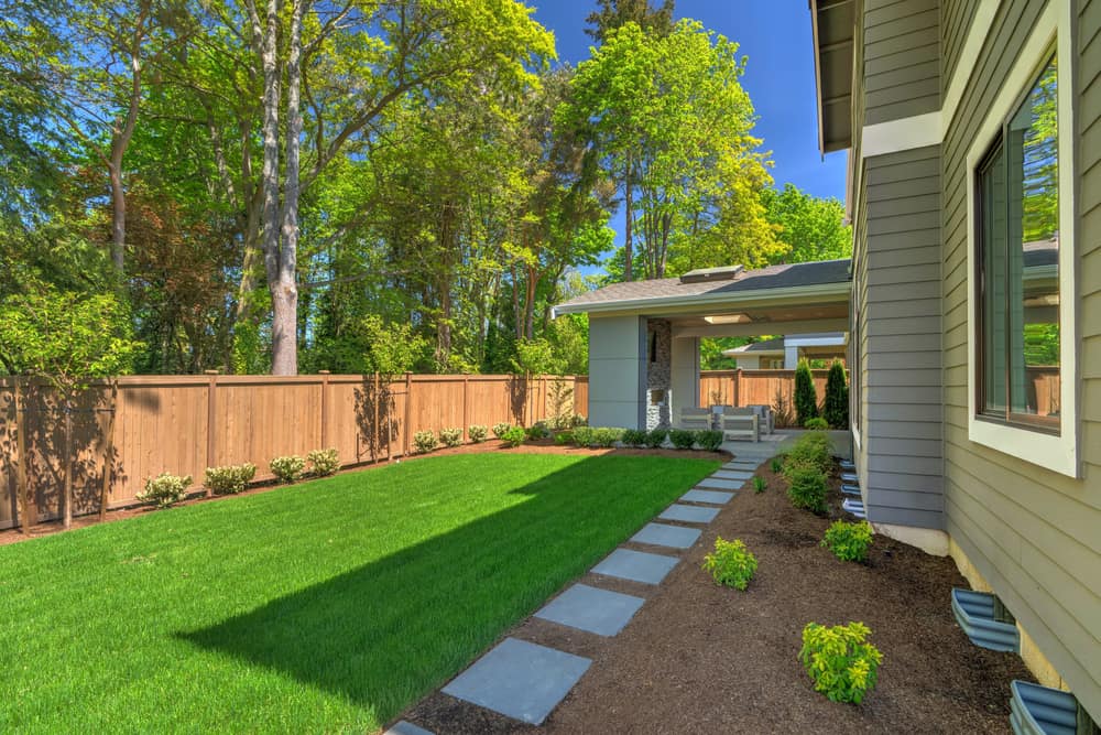Vertical Fence With Beveled Rot Board | Best Fence